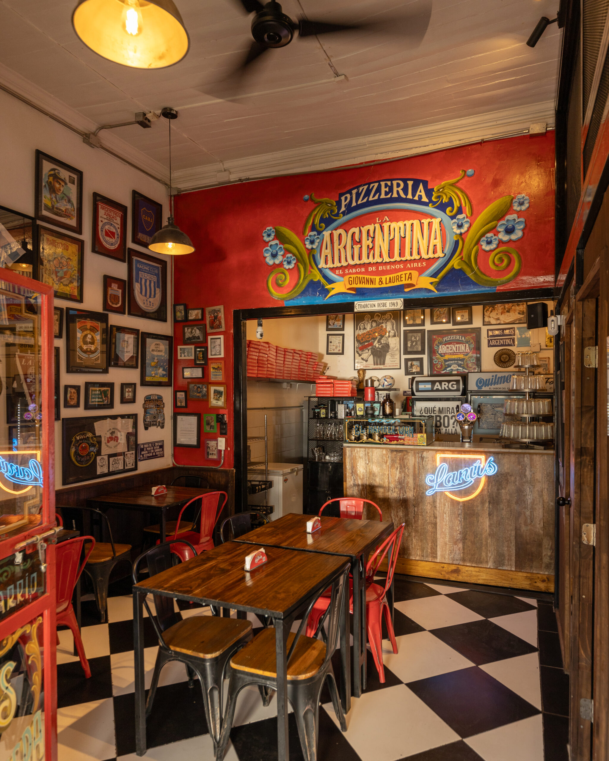 Locales Pizzeria